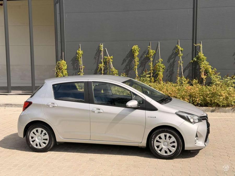 Pelēks Toyota Yaris 2017 Viļņa, ar dzinēja tilpumu 1.50 L un nobraukumu 56 tūkst. km par 13150 €, foto 6 vietnē AUTOMOTO.COM.LV