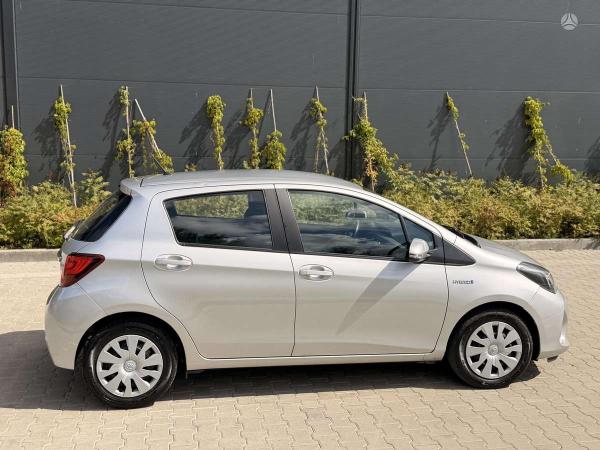 Grey Toyota Yaris 2017 in Vilnius, with an engine capacity of 1.50 L and mileage of 56 thousand km for 13150 €, photo 6 on AUTOMOTO.COM.LV