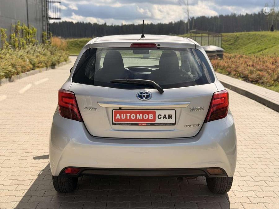 Pelēks Toyota Yaris 2017 Viļņa, ar dzinēja tilpumu 1.50 L un nobraukumu 56 tūkst. km par 13150 €, foto 9 vietnē AUTOMOTO.COM.LV
