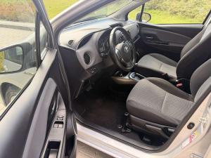 Pelēks Toyota Yaris 2017 Viļņa, ar dzinēja tilpumu 1.50 L un nobraukumu 56 tūkst. km par 13150 €, foto 13 vietnē AUTOMOTO.COM.LV