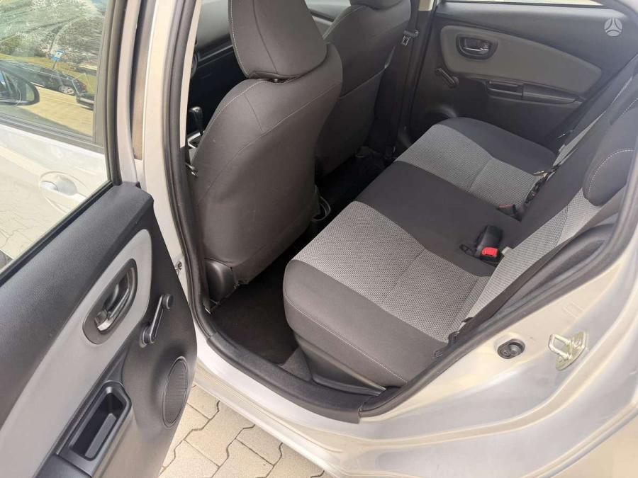 Pelēks Toyota Yaris 2017 Viļņa, ar dzinēja tilpumu 1.50 L un nobraukumu 56 tūkst. km par 13150 €, foto 18 vietnē AUTOMOTO.COM.LV