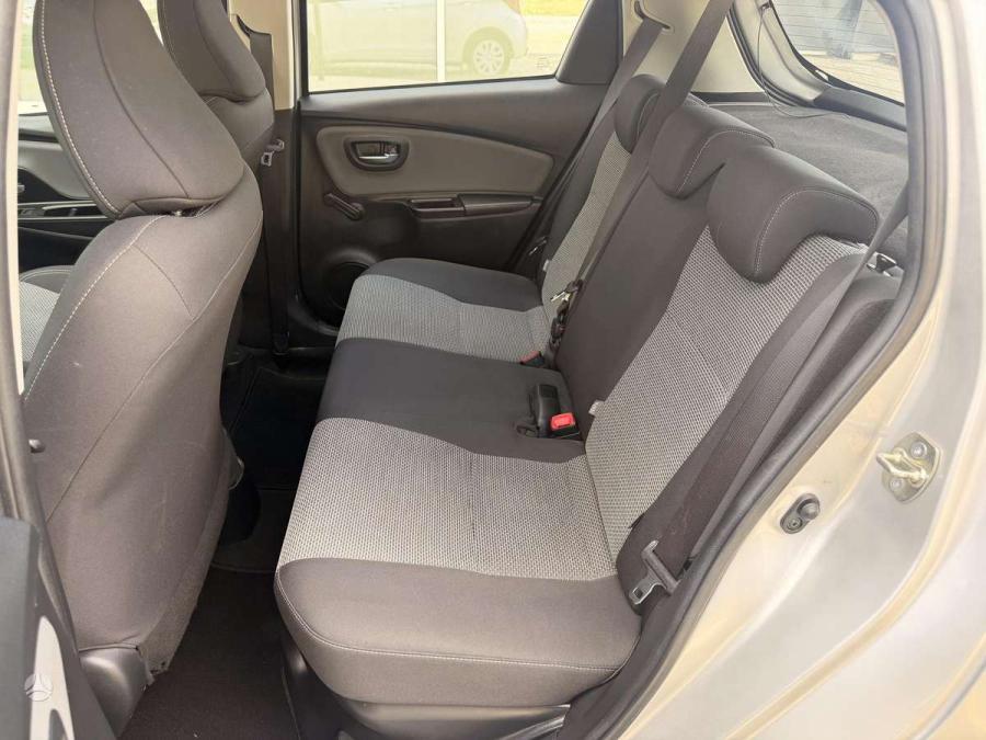Pelēks Toyota Yaris 2017 Viļņa, ar dzinēja tilpumu 1.50 L un nobraukumu 56 tūkst. km par 13150 €, foto 20 vietnē AUTOMOTO.COM.LV