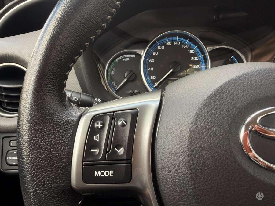 Pelēks Toyota Yaris 2017 Viļņa, ar dzinēja tilpumu 1.50 L un nobraukumu 56 tūkst. km par 13150 €, foto 29 vietnē AUTOMOTO.COM.LV