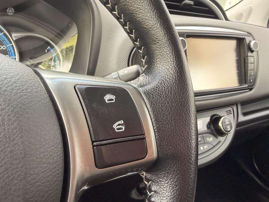 Pelēks Toyota Yaris 2017 Viļņa, ar dzinēja tilpumu 1.50 L un nobraukumu 56 tūkst. km par 13150 €, foto 30 vietnē AUTOMOTO.COM.LV