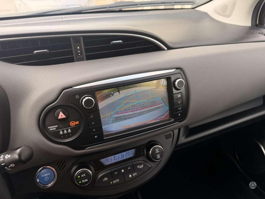 Pelēks Toyota Yaris 2017 Viļņa, ar dzinēja tilpumu 1.50 L un nobraukumu 56 tūkst. km par 13150 €, foto 33 vietnē AUTOMOTO.COM.LV