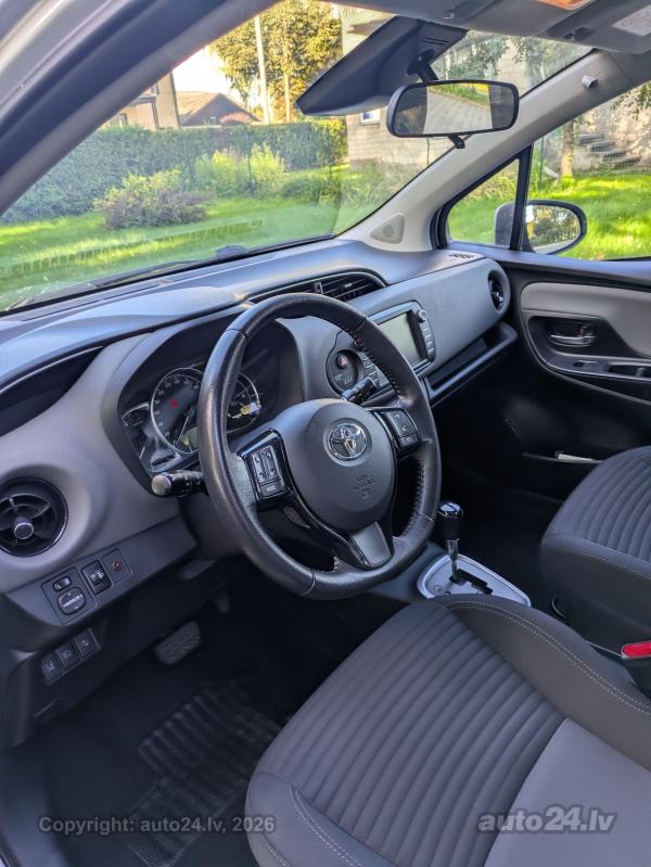 Grey Toyota Yaris 2017 in Viljandi, with an engine capacity of 1.50 L and mileage of 177 thousand km for 7000 €, photo 9 on AUTOMOTO.COM.LV