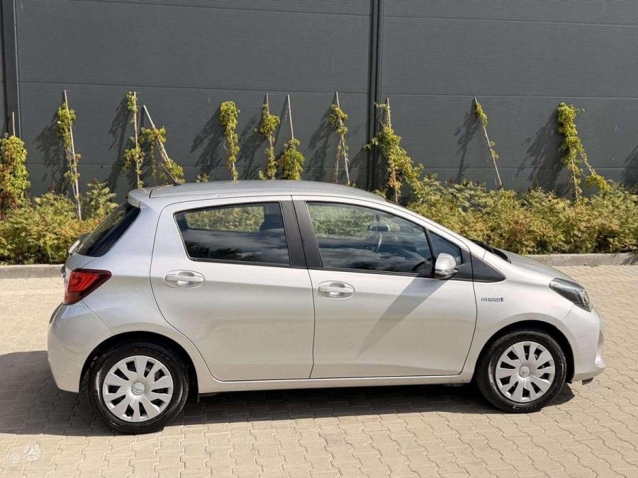 Pelēks Toyota Yaris 2017 Viļņa, ar dzinēja tilpumu 1.50 L un nobraukumu 56 tūkst. km par 13150 €, foto 7 vietnē AUTOMOTO.COM.LV
