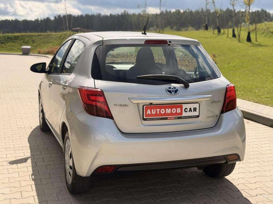 Pelēks Toyota Yaris 2017 Viļņa, ar dzinēja tilpumu 1.50 L un nobraukumu 56 tūkst. km par 13150 €, foto 10 vietnē AUTOMOTO.COM.LV