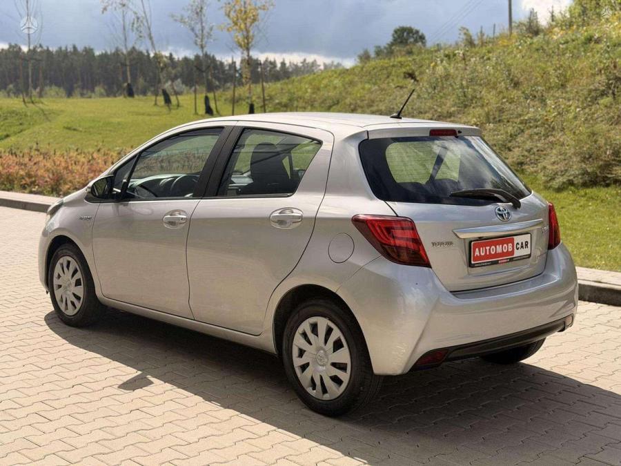 Pelēks Toyota Yaris 2017 Viļņa, ar dzinēja tilpumu 1.50 L un nobraukumu 56 tūkst. km par 13150 €, foto 11 vietnē AUTOMOTO.COM.LV