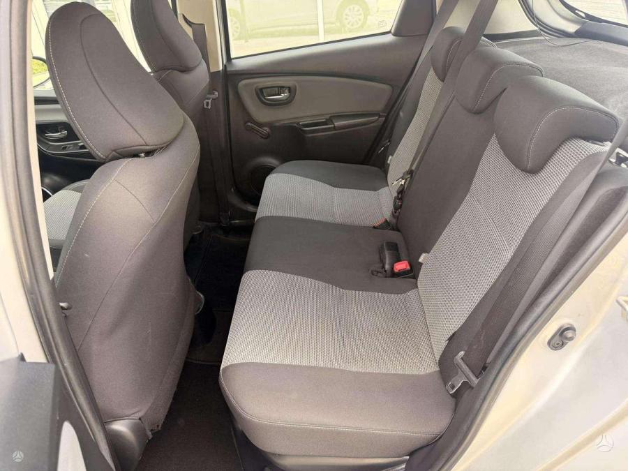 Pelēks Toyota Yaris 2017 Viļņa, ar dzinēja tilpumu 1.50 L un nobraukumu 56 tūkst. km par 13150 €, foto 19 vietnē AUTOMOTO.COM.LV