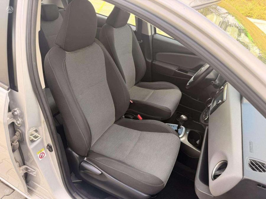 Pelēks Toyota Yaris 2017 Viļņa, ar dzinēja tilpumu 1.50 L un nobraukumu 56 tūkst. km par 13150 €, foto 24 vietnē AUTOMOTO.COM.LV