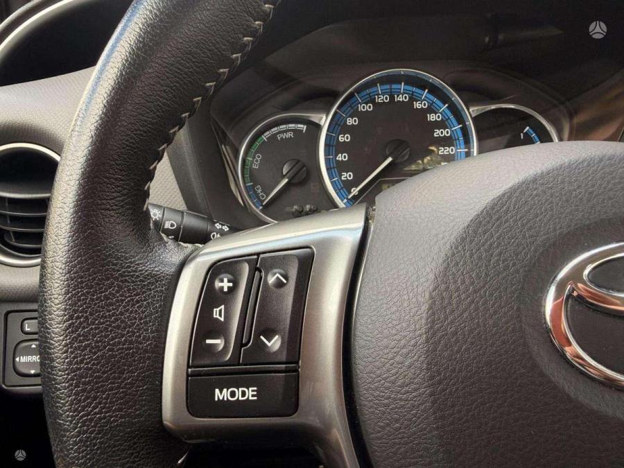Pelēks Toyota Yaris 2017 Viļņa, ar dzinēja tilpumu 1.50 L un nobraukumu 56 tūkst. km par 13150 €, foto 29 vietnē AUTOMOTO.COM.LV