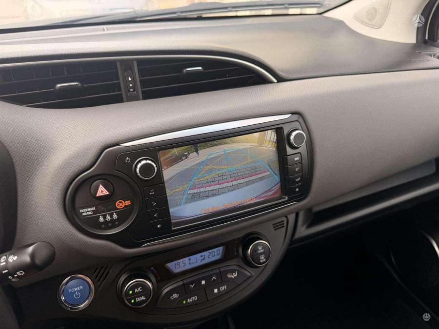 Pelēks Toyota Yaris 2017 Viļņa, ar dzinēja tilpumu 1.50 L un nobraukumu 56 tūkst. km par 13150 €, foto 33 vietnē AUTOMOTO.COM.LV