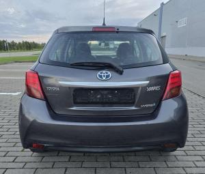 Grey Toyota Yaris 2017 in Panevezys, with an engine capacity of 1.50 L and mileage of 255 thousand km for 6999 €, photo 4 on AUTOMOTO.COM.LV