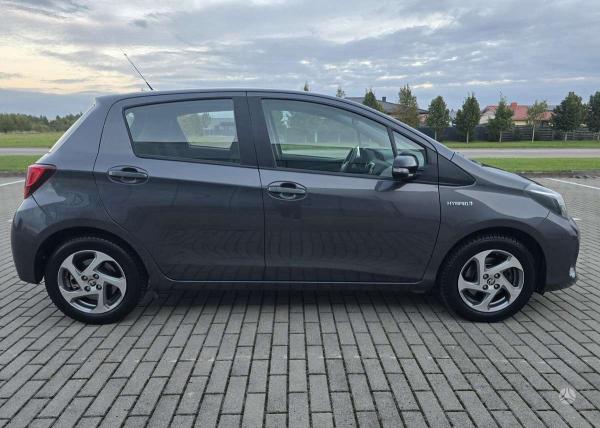 Pelēks Toyota Yaris 2017 Panevēža, ar dzinēja tilpumu 1.50 L un nobraukumu 255 tūkst. km par 6999 €, foto 6 vietnē AUTOMOTO.COM.LV