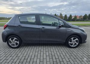 Grey Toyota Yaris 2017 in Panevezys, with an engine capacity of 1.50 L and mileage of 255 thousand km for 6999 €, photo 6 on AUTOMOTO.COM.LV