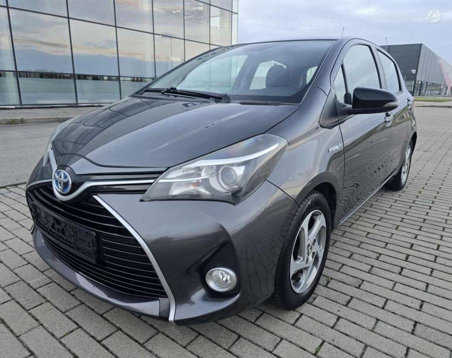Grey Toyota Yaris 2017 in Panevezys, with an engine capacity of 1.50 L and mileage of 255 thousand km for 6999 €, photo 9 on AUTOMOTO.COM.LV