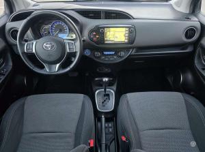 Grey Toyota Yaris 2017 in Panevezys, with an engine capacity of 1.50 L and mileage of 255 thousand km for 6999 €, photo 10 on AUTOMOTO.COM.LV