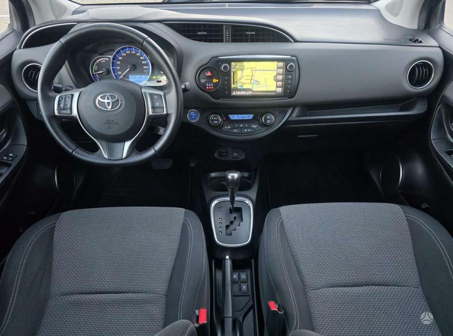 Grey Toyota Yaris 2017 in Panevezys, with an engine capacity of 1.50 L and mileage of 255 thousand km for 6999 €, photo 10 on AUTOMOTO.COM.LV