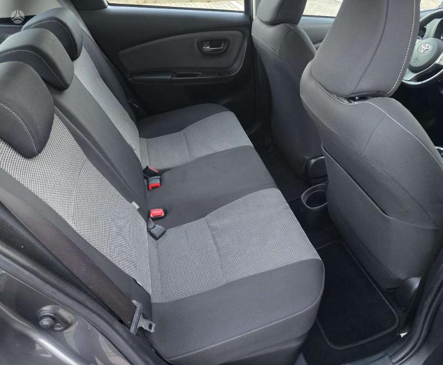 Grey Toyota Yaris 2017 in Panevezys, with an engine capacity of 1.50 L and mileage of 255 thousand km for 6999 €, photo 12 on AUTOMOTO.COM.LV