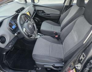 Grey Toyota Yaris 2017 in Panevezys, with an engine capacity of 1.50 L and mileage of 255 thousand km for 6999 €, photo 14 on AUTOMOTO.COM.LV