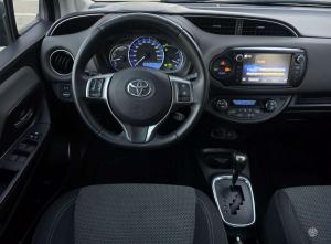 Grey Toyota Yaris 2017 in Panevezys, with an engine capacity of 1.50 L and mileage of 255 thousand km for 6999 €, photo 15 on AUTOMOTO.COM.LV