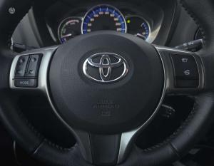 Grey Toyota Yaris 2017 in Panevezys, with an engine capacity of 1.50 L and mileage of 255 thousand km for 6999 €, photo 16 on AUTOMOTO.COM.LV