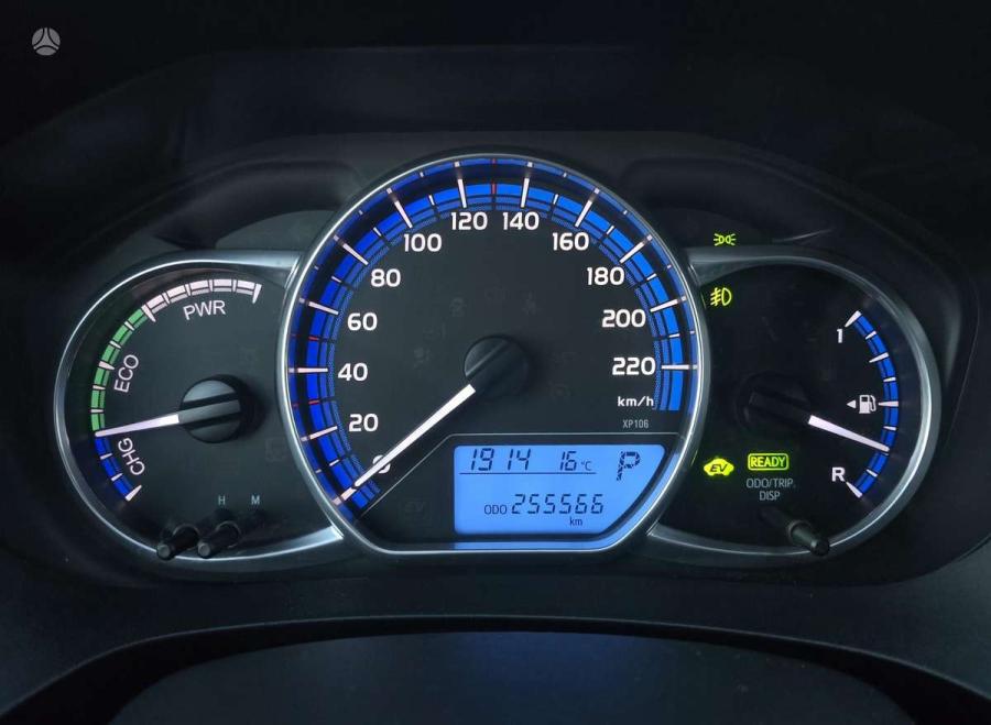 Grey Toyota Yaris 2017 in Panevezys, with an engine capacity of 1.50 L and mileage of 255 thousand km for 6999 €, photo 18 on AUTOMOTO.COM.LV