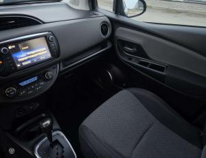 Grey Toyota Yaris 2017 in Panevezys, with an engine capacity of 1.50 L and mileage of 255 thousand km for 6999 €, photo 20 on AUTOMOTO.COM.LV