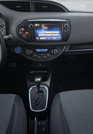 Grey Toyota Yaris 2017 in Panevezys, with an engine capacity of 1.50 L and mileage of 255 thousand km for 6999 €, photo 21 on AUTOMOTO.COM.LV