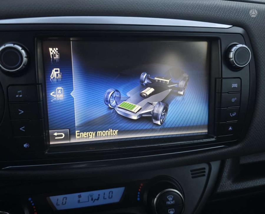 Grey Toyota Yaris 2017 in Panevezys, with an engine capacity of 1.50 L and mileage of 255 thousand km for 6999 €, photo 25 on AUTOMOTO.COM.LV