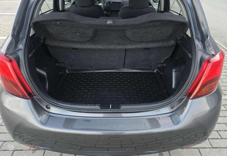 Grey Toyota Yaris 2017 in Panevezys, with an engine capacity of 1.50 L and mileage of 255 thousand km for 6999 €, photo 32 on AUTOMOTO.COM.LV