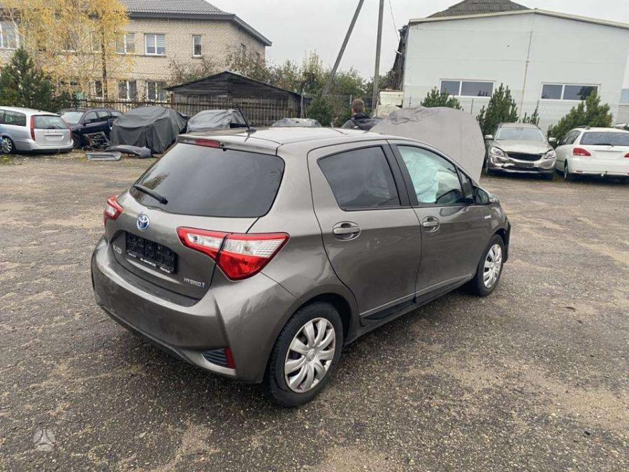 Pelēks Toyota Yaris 2018 Radviliškis, ar dzinēja tilpumu 1.50 L un nobraukumu 73 tūkst. km par 5450 €, foto 3 vietnē AUTOMOTO.COM.LV