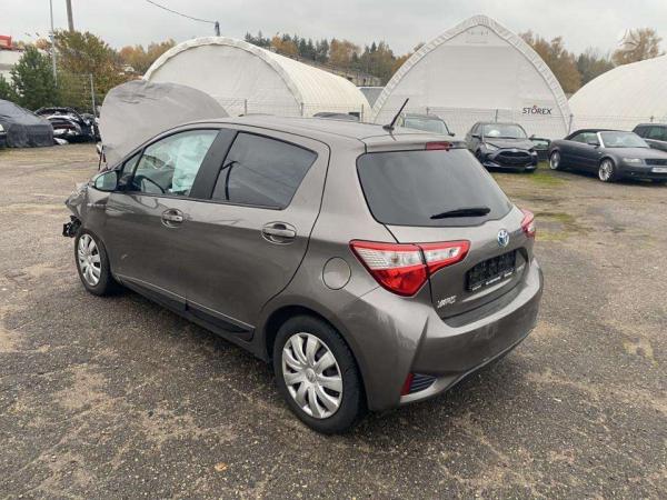 Pelēks Toyota Yaris 2018 Radviliškis, ar dzinēja tilpumu 1.50 L un nobraukumu 73 tūkst. km par 5450 €, foto 4 vietnē AUTOMOTO.COM.LV