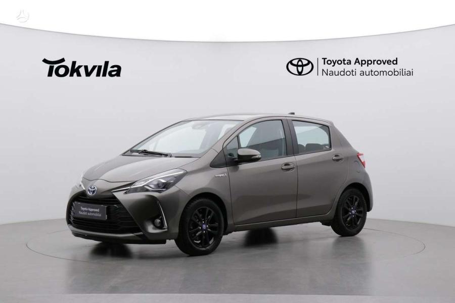 Grey Toyota Yaris 2018 in Vilnius, with an engine capacity of 1.50 L and mileage of 67 thousand km for 13900 €, photo 1 on AUTOMOTO.COM.LV