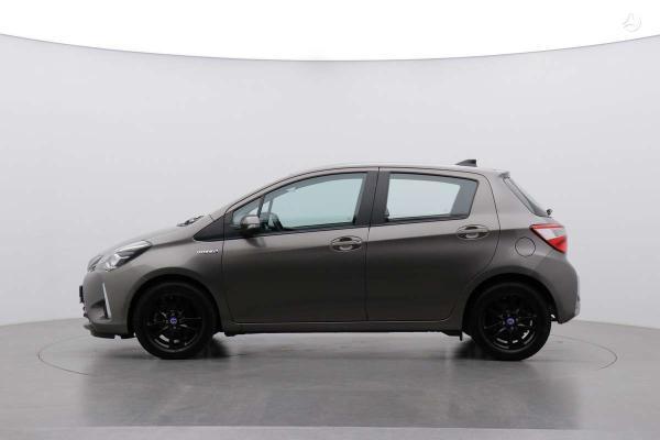 Grey Toyota Yaris 2018 in Vilnius, with an engine capacity of 1.50 L and mileage of 67 thousand km for 13900 €, photo 4 on AUTOMOTO.COM.LV