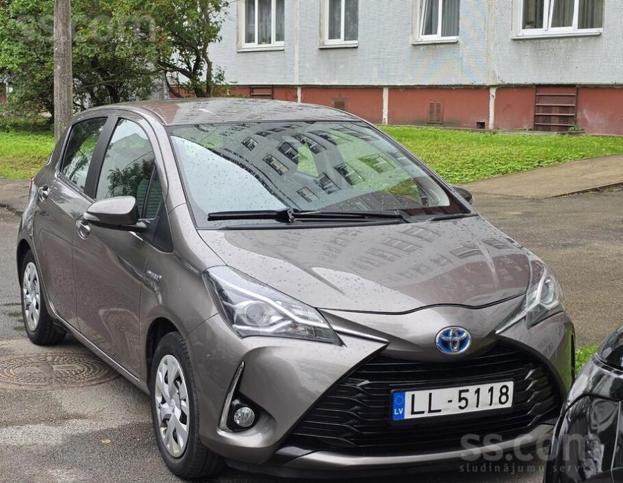 Pelēks Toyota Yaris 2018 Rīga, ar dzinēja tilpumu 1.50 L un nobraukumu 113 tūkst. km par 10000 €, foto 1 vietnē AUTOMOTO.COM.LV