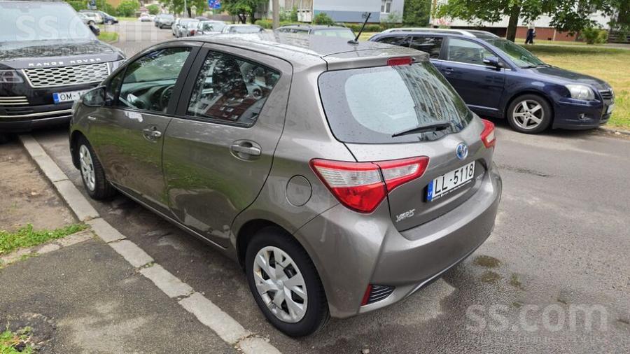 Pelēks Toyota Yaris 2018 Rīga, ar dzinēja tilpumu 1.50 L un nobraukumu 113 tūkst. km par 10000 €, foto 3 vietnē AUTOMOTO.COM.LV