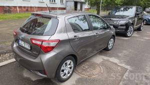 Pelēks Toyota Yaris 2018 Rīga, ar dzinēja tilpumu 1.50 L un nobraukumu 113 tūkst. km par 10000 €, foto 4 vietnē AUTOMOTO.COM.LV