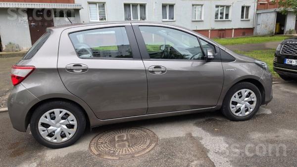 Grey Toyota Yaris 2018 in Riga, with an engine capacity of 1.50 L and mileage of 113 thousand km for 10000 €, photo 4 on AUTOMOTO.COM.LV