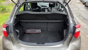 Pelēks Toyota Yaris 2018 Rīga, ar dzinēja tilpumu 1.50 L un nobraukumu 113 tūkst. km par 10000 €, foto 7 vietnē AUTOMOTO.COM.LV