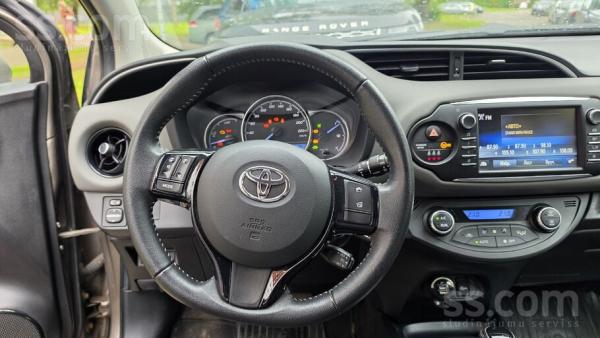 Grey Toyota Yaris 2018 in Riga, with an engine capacity of 1.50 L and mileage of 113 thousand km for 10000 €, photo 8 on AUTOMOTO.COM.LV