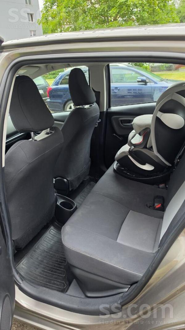 Pelēks Toyota Yaris 2018 Rīga, ar dzinēja tilpumu 1.50 L un nobraukumu 113 tūkst. km par 10000 €, foto 10 vietnē AUTOMOTO.COM.LV