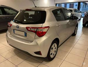 Серый Тойота Ярис 2018 в Вильнюс, объемом двигателя 1.50 л и пробегом 100 тыс. км за 9900 €, фото 5 на AUTOMOTO.COM.LV