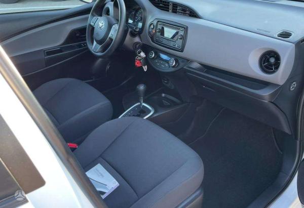Pelēks Toyota Yaris 2018 Viļņa, ar dzinēja tilpumu 1.50 L un nobraukumu 100 tūkst. km par 9900 €, foto 8 vietnē AUTOMOTO.COM.LV
