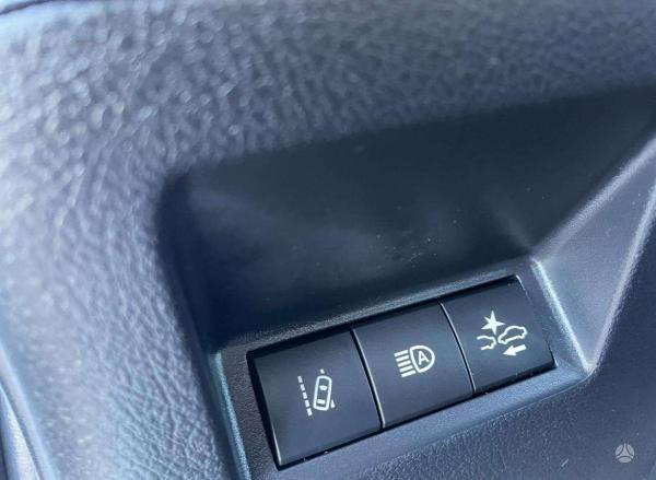 Pelēks Toyota Yaris 2018 Viļņa, ar dzinēja tilpumu 1.50 L un nobraukumu 100 tūkst. km par 9900 €, foto 10 vietnē AUTOMOTO.COM.LV