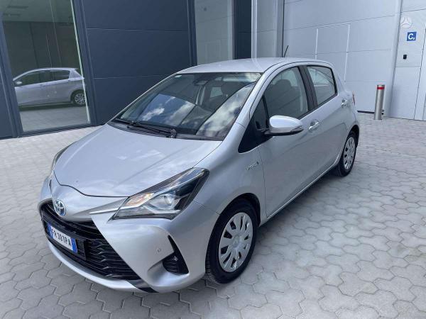 Grey Toyota Yaris 2018 in Vilnius, with an engine capacity of 1.50 L and mileage of 100 thousand km for 9900 €, photo 3 on AUTOMOTO.COM.LV