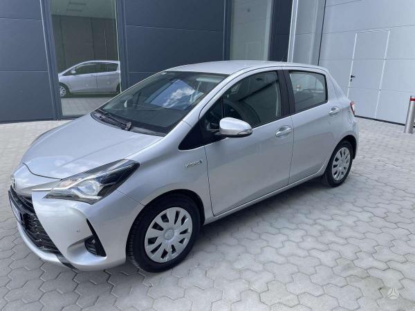 Grey Toyota Yaris 2018 in Vilnius, with an engine capacity of 1.50 L and mileage of 100 thousand km for 9900 €, photo 4 on AUTOMOTO.COM.LV