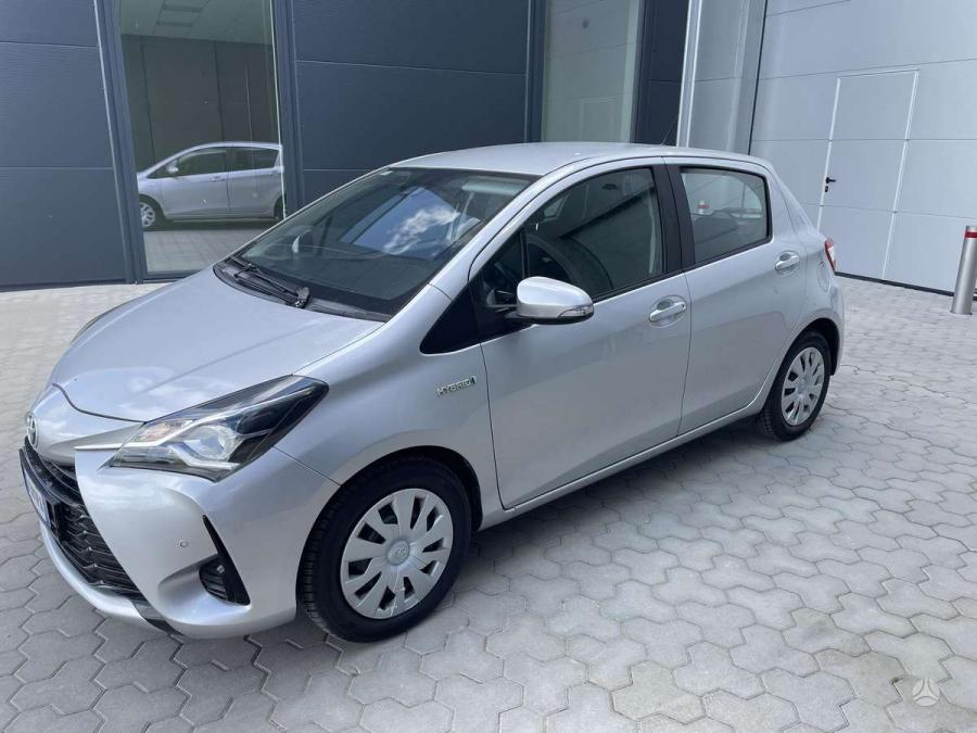 Grey Toyota Yaris 2018 in Vilnius, with an engine capacity of 1.50 L and mileage of 100 thousand km for 9900 €, photo 5 on AUTOMOTO.COM.LV