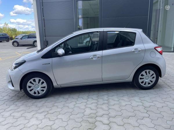 Grey Toyota Yaris 2018 in Vilnius, with an engine capacity of 1.50 L and mileage of 100 thousand km for 9900 €, photo 5 on AUTOMOTO.COM.LV